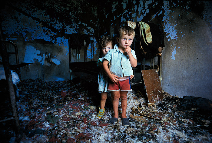 Photos - Chechen Children in Ruins of their Home, 1997 #1777