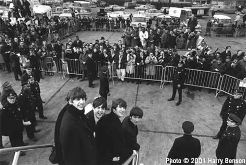 Photos - The Beatles Arriving in New York, February 7, 1964 #270